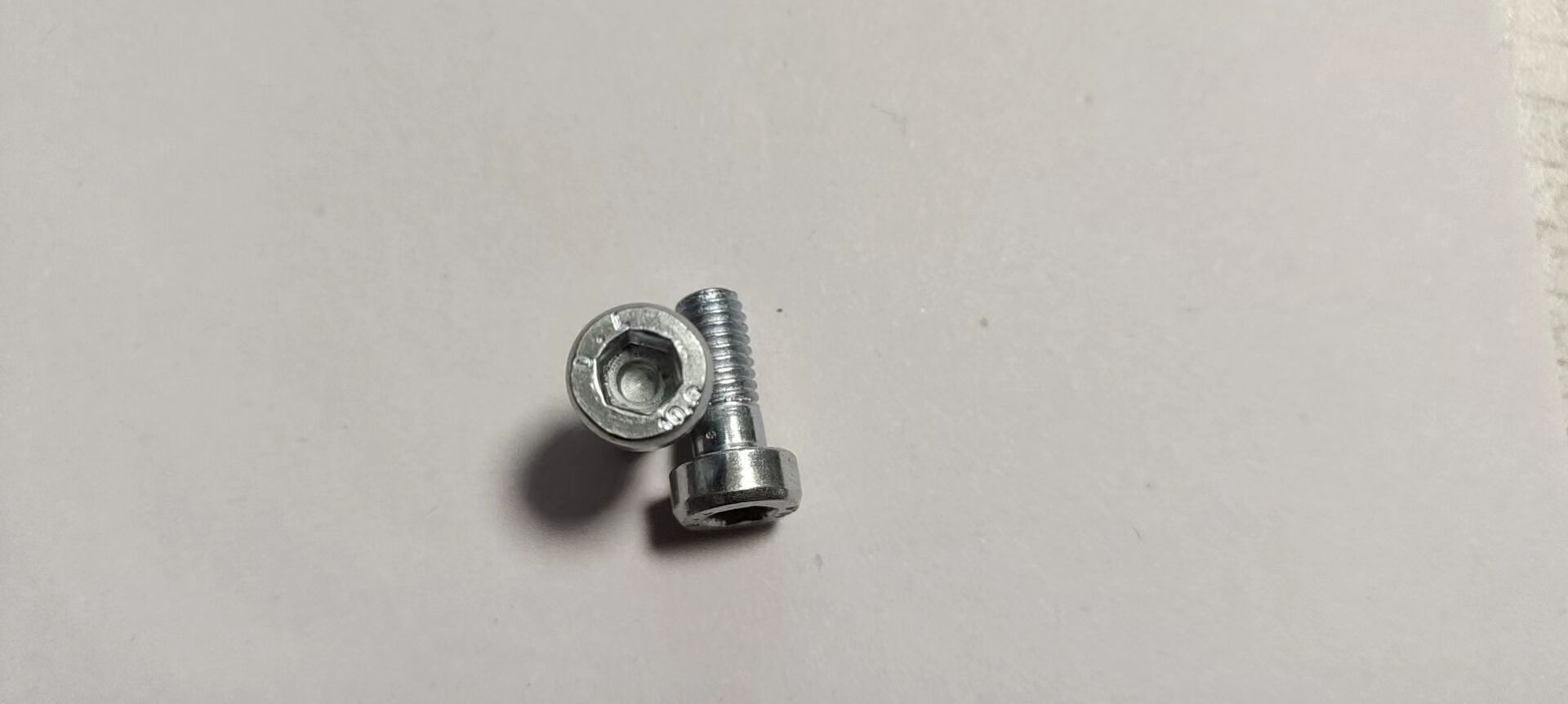 Hexagon Socket Cap Screws with Centre, with Low Head DIN 6912